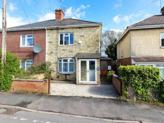 3 bedroom end of terrace house for sale in Bury Road, Leamington Spa, CV31