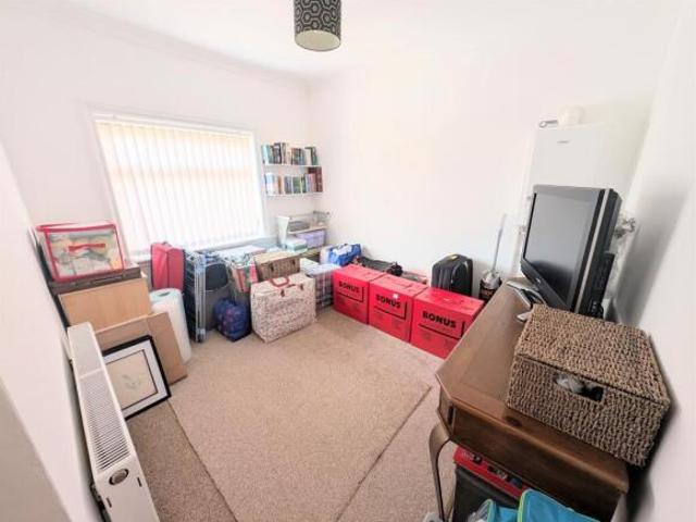 3 bedroom end of terrace house for sale in Goddard Avenue, Hull, HU5
