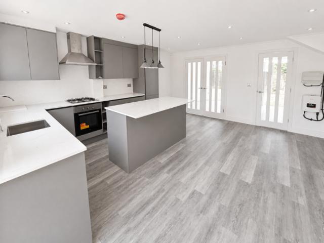 3 bedroom end of terrace house for sale in Goodman Park, Slough, SL2