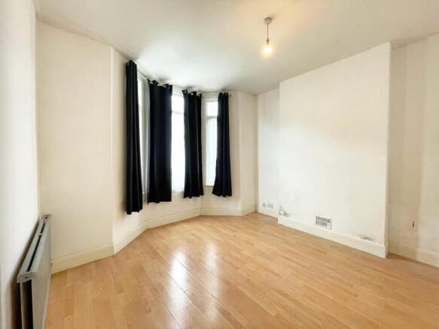 3 bedroom end of terrace house for sale in Gordon Road, Southend On Sea, SS1