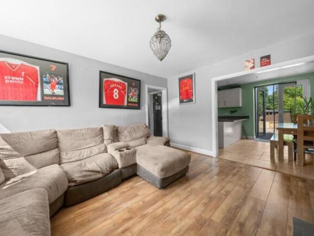 3 bedroom end of terrace house for sale in Gorham Drive, St. Albans, AL1