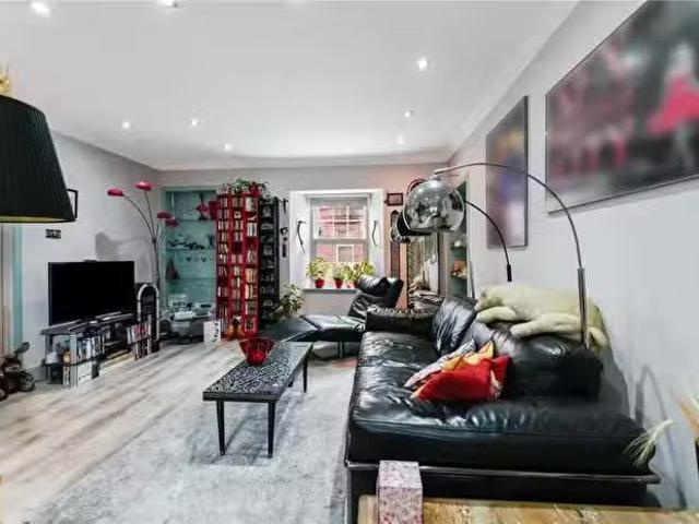 3 Bedroom End Of Terrace House For Sale In Gateside Street, La.