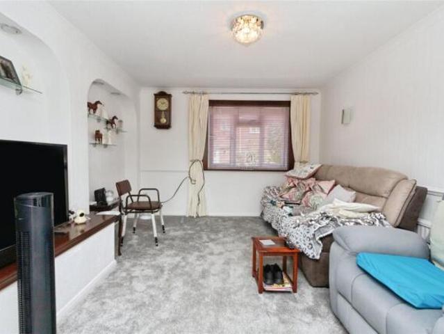 3 bedroom end of terrace house for sale in Gainsborough Road, Basingstoke, Hampshire, RG21