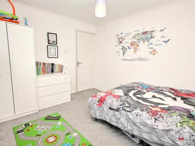 3 bedroom end of terrace house for sale in Gainsborough Road, Basingstoke, RG21
