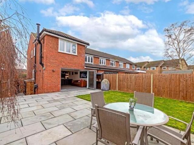 3 bedroom end of terrace house for sale in Gladeside, St. Albans, AL4