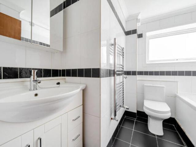 3 bedroom end of terrace house for sale in Gleneagles Green, Orpington, BR6