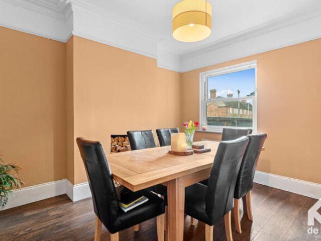 3 bedroom end of terrace house for sale in Gloucester Road, Cheltenham, GL51