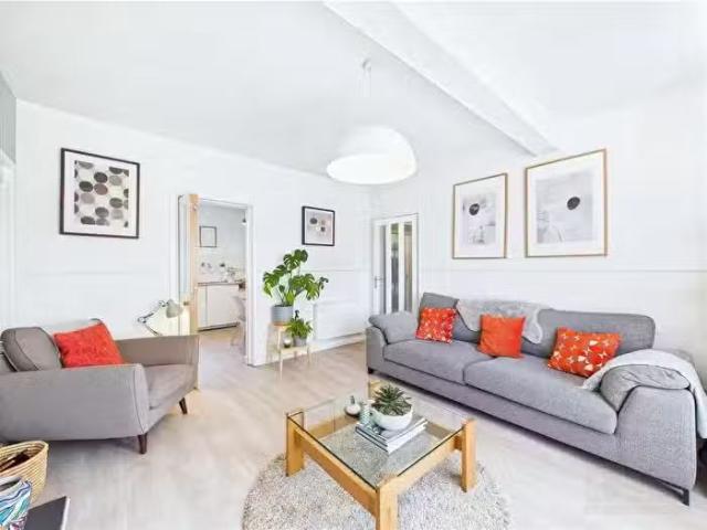 3 Bedroom End Of Terrace House For Sale In Grampian Crescent.
