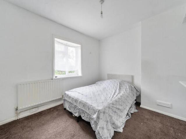 3 bedroom end of terrace house for sale in Grangemill Road, London, SE6