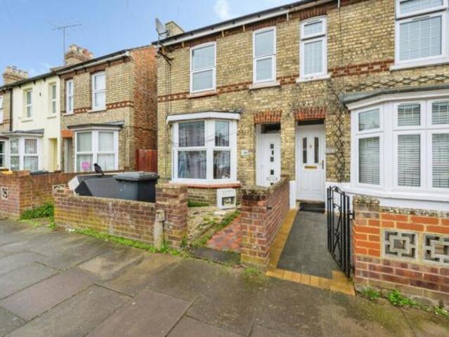 3 bedroom end of terrace house for sale in Gratton Road, Bedford, Bedfordshire, MK40