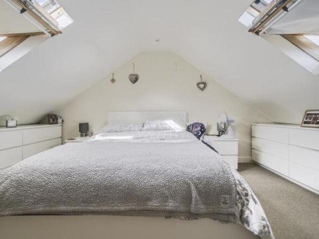 3 bedroom end of terrace house for sale in Griffiths Close, Swindon, SN3