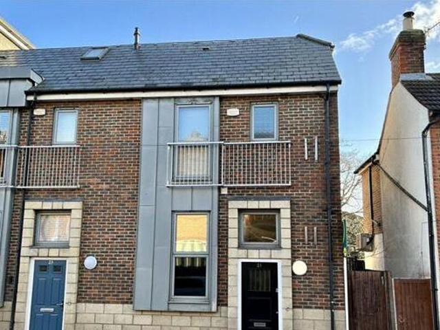 3 Bedroom End Of Terrace House For Sale In Guildford, Surrey
