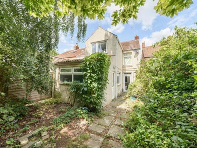 3 bedroom end of terrace house for sale in Downend Road, Bristol, BS16