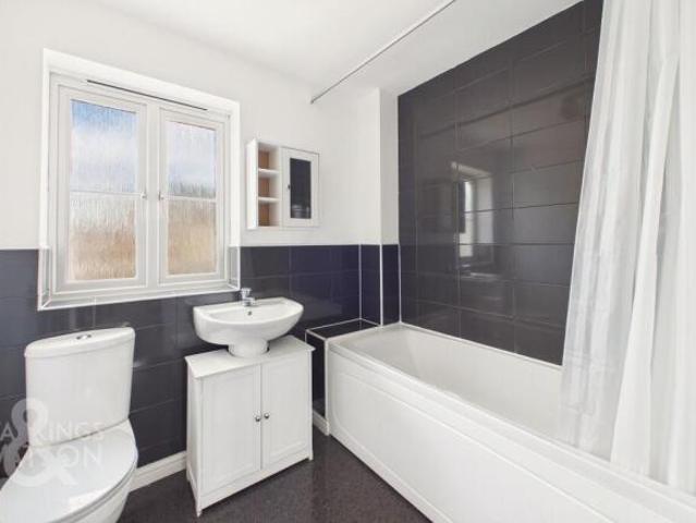 3 bedroom end of terrace house for sale in Dolphin Road, The Hampdens, Norwich, NR5
