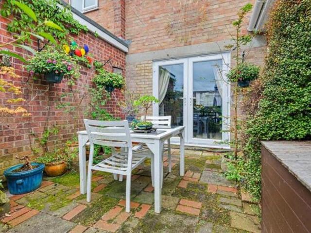3 bedroom end of terrace house for sale in Dorset Avenue, Great Baddow, Chelmsford, CM2