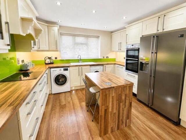 3 bedroom end of terrace house for sale in Danes Way, Pilgrims Hatch, Brentwood, CM15