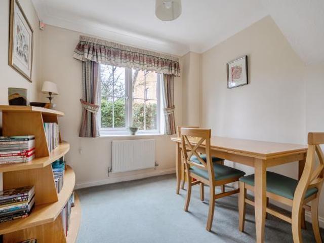 3 bedroom end of terrace house for sale in Devonshire Park, Reading, RG2