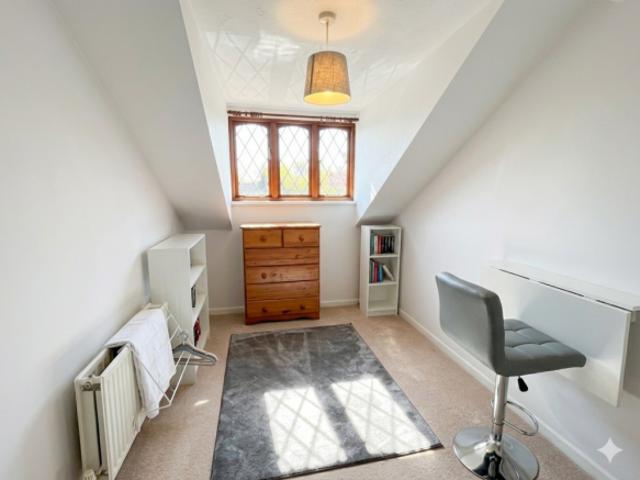 3 bedroom end of terrace house for sale in Dexter Close, Luton, Bedfordshire, LU3 4DX, LU3