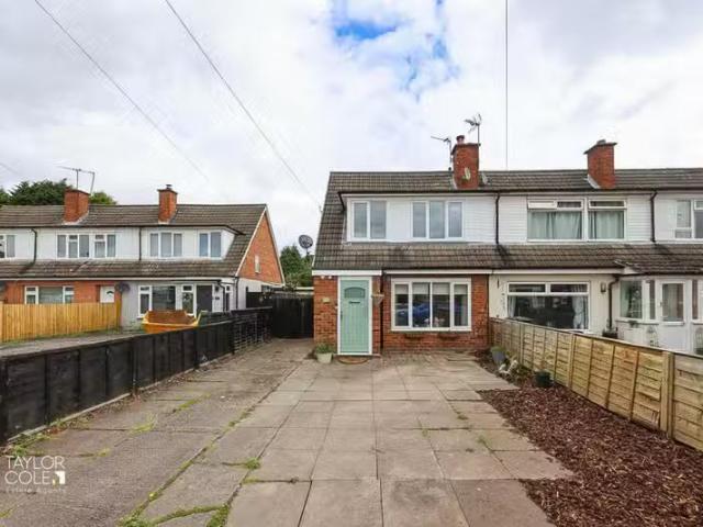 3 bedroom end of terrace house for sale in Deer Park Road, Faz.