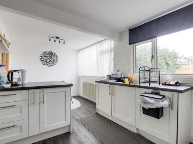 3 bedroom end of terrace house for sale in Deptford Crescent, Nottingham, NG6