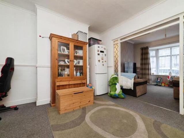 3 bedroom end of terrace house for sale in Derwent Street, Hull, HU8