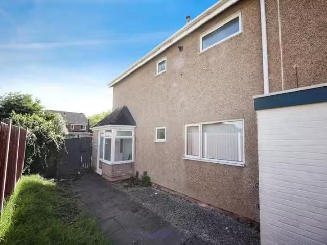3 bedroom end of terrace house for sale in Dilwyn Close, Reddi.