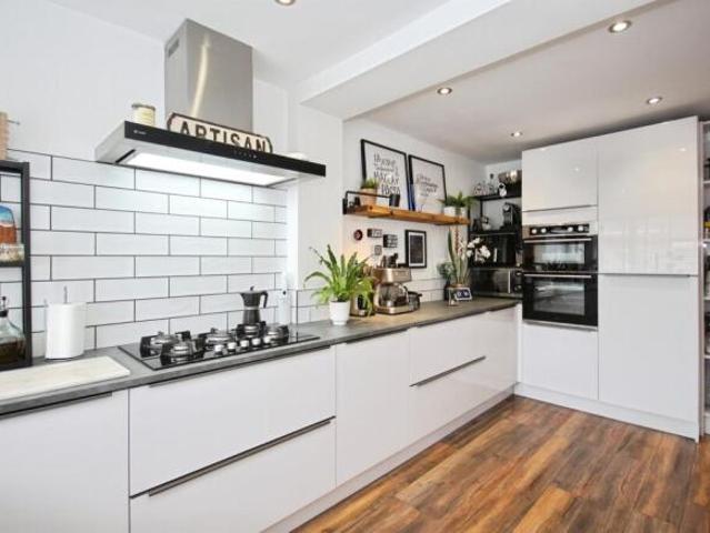 3 bedroom end of terrace house for sale in Endsleigh Gardens, Leamington Spa, CV31