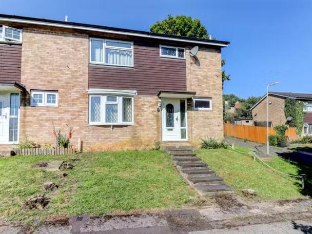 3 bedroom end of terrace house for sale in Edmunds Close, High.