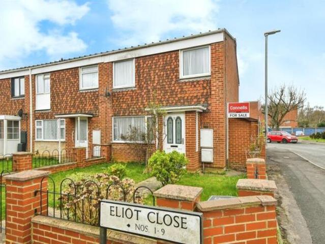 3 bedroom end of terrace house for sale in Eliot Close, Swindon, SN3