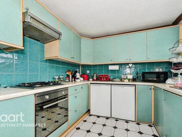 3 bedroom end of terrace house for sale in Eliot Close, Swindon, SN3