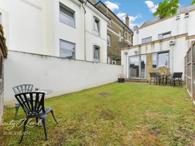 3 bedroom end of terrace house for sale in Erwood Road, London, SE7