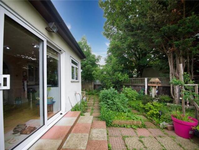 3 bedroom end of terrace house for sale in Eton Road, Ilford, IG1