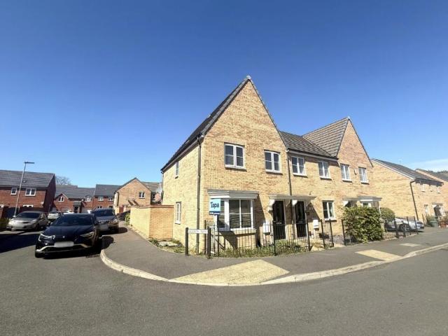 3 bedroom end of terrace house for sale in Everest Way, Peterborough, PE7