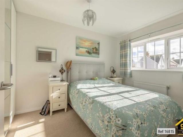 3 bedroom end of terrace house for sale in Foxley Road, Slough, Berkshire, SL2