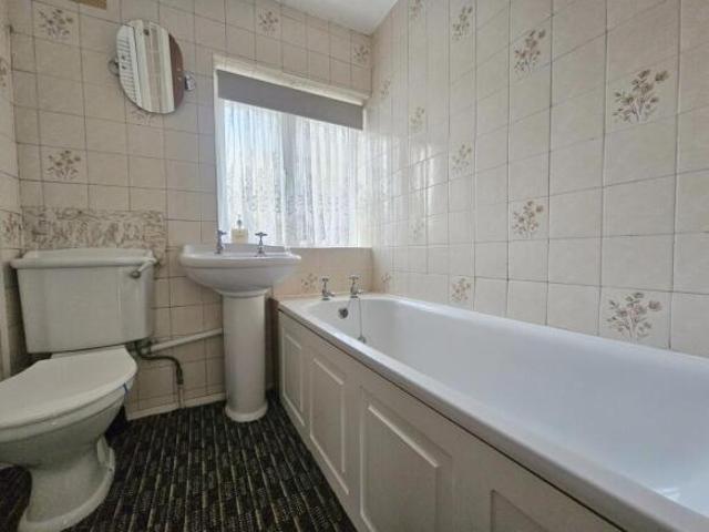 3 bedroom end of terrace house for sale in Falcon Avenue, Reading, RG2