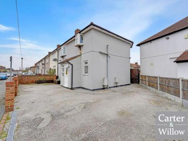 3 bedroom end of terrace house for sale in Fanshawe Crescent, Dagenham, RM9