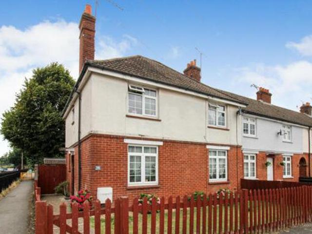 3 Bedroom End Of Terrace House For Sale In Farnborough