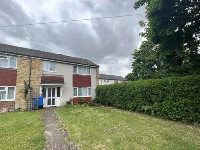 3 Bedroom End Of Terrace House For Sale In Farnborough