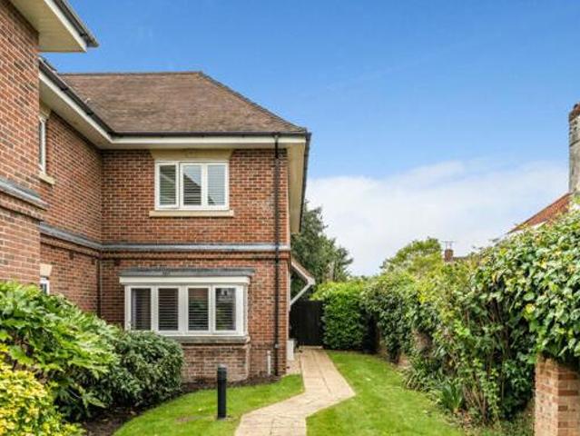3 Bedroom End Of Terrace House For Sale In Farnham