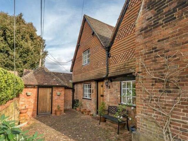 3 Bedroom End Of Terrace House For Sale In Farnham, Hampshire