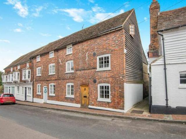 3 Bedroom End Of Terrace House For Sale In Farnigham, Kent