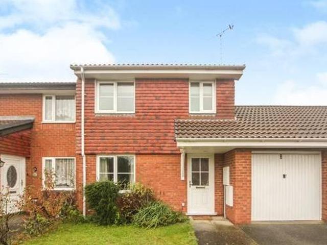 3 bedroom end of terrace house for sale in Farrow Close Luton LU3