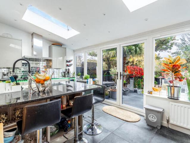 3 bedroom end of terrace house for sale in Farriday Close, Valley Road, St. Albans, Hertfordshire, AL3