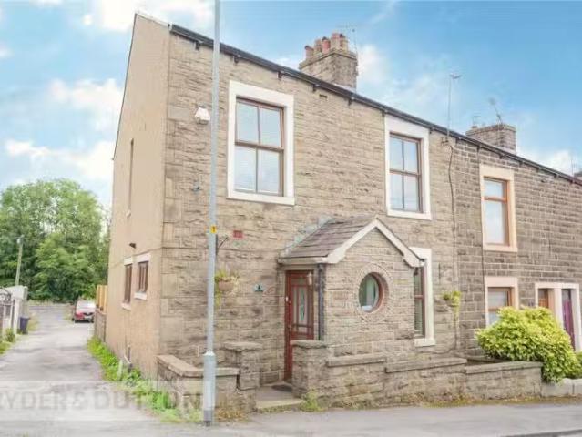 3 bedroom end of terrace house for sale in Fields Road, Haslin.
