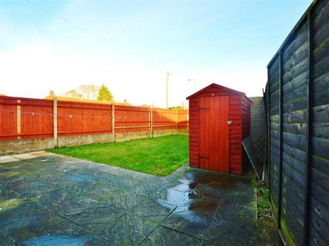 3 bedroom end of terrace house for sale in Franklin Avenue, Slough, SL2