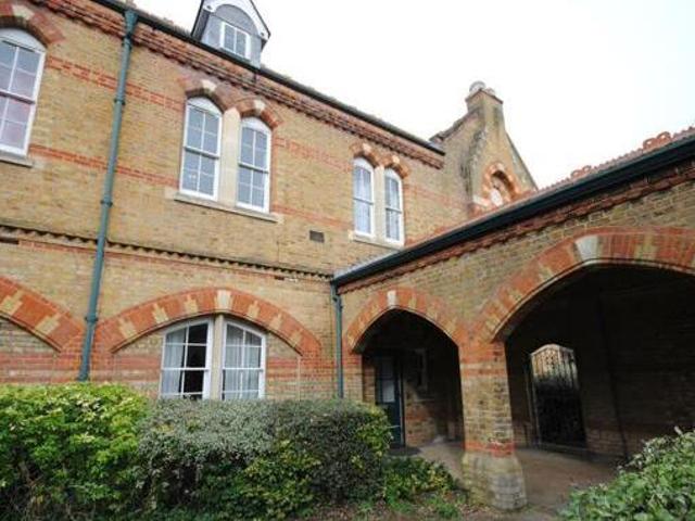 3 Bedroom End Of Terrace House For Sale In Keele Close