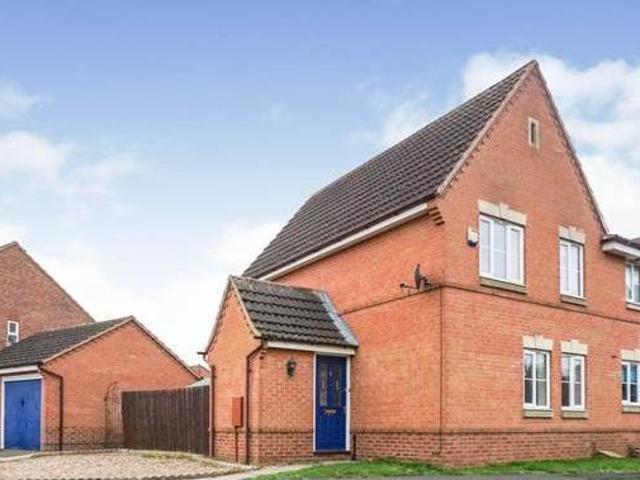 3 bedroom end of terrace house for sale in Keepers Way Sleaford NG34