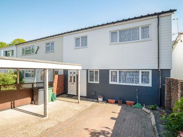 3 bedroom end of terrace house for sale in Kenilworth Road, Basingstoke, RG23