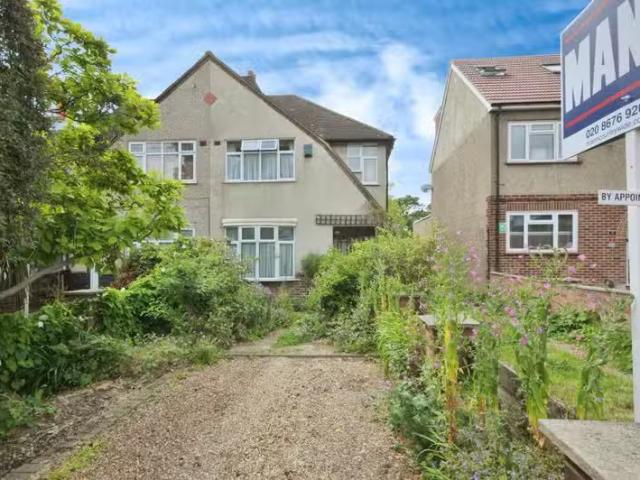 3 bedroom end of terrace house for sale in Kent House Lane, Be.