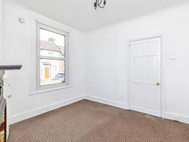 3 bedroom end of terrace house for sale in Kitchener Road, ROCHESTER, Kent, ME2